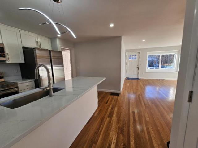 4 Br, 2 bath, Single Family 8 Sussex Ln