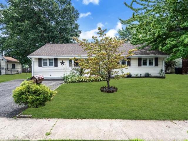 4 Br, 2 bath, Single Family 8 Pacific Terrace