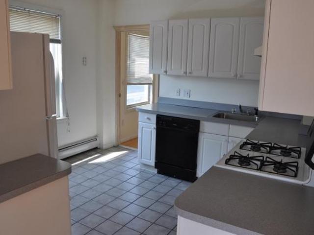 4 Br, 2 bath, Single Family 8 Pearl St