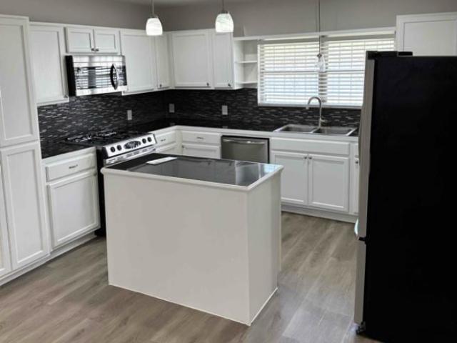4 Br, 2 bath, Single Family 963 Shephard Dr