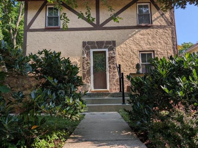 4 Br, 2 bath, Single Family 966 Upper Gulph Rd