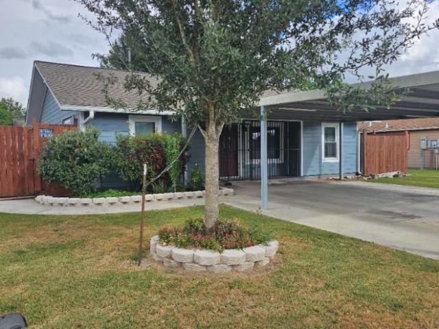 4 Br, 2 bath, Single Family 9810 Thorn St