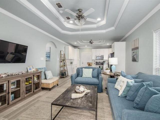 4 Br, 2 bath, Single Family 986 Bahama Drive