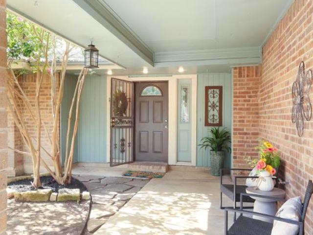 4 Br, 2 bath, Single Family 9011 Welles Way