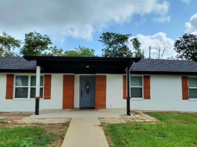 4 Br, 2 bath, Single Family 904 Westview Circle