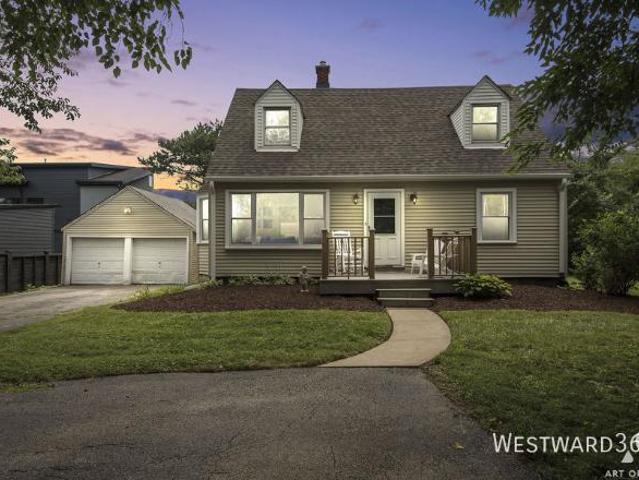 4 Br, 2 bath, Single Family 923 W Plainfield Rd