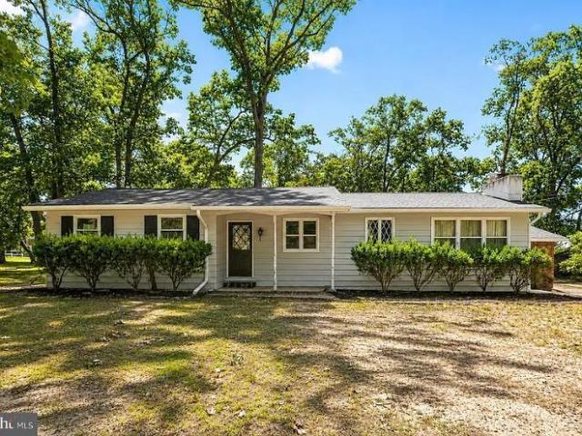 4 Br, 2 bath, Single Family 930 Sykesville Rd