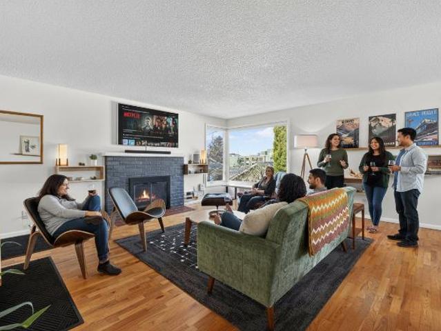 4 Br, 2 bath, Single Family 9314 54th Ave S