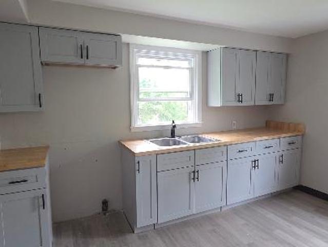 4 Br, 2 bath, Single Family 937 Elmhurst Rd