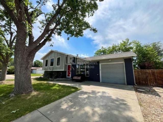 4 Br, 2 bath, Single Family 9387 W Eastman Pl