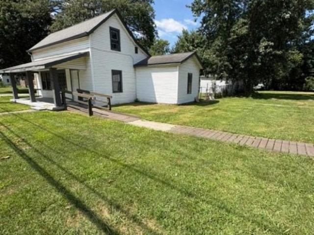 4 Br, 2 bath, Single Family 938 W Hanna Ave
