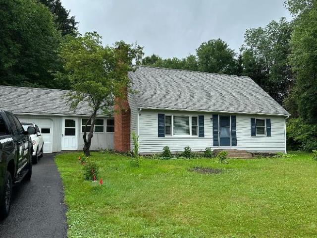 4 Br, 2 bath, Single Family 9 Applewood Lane