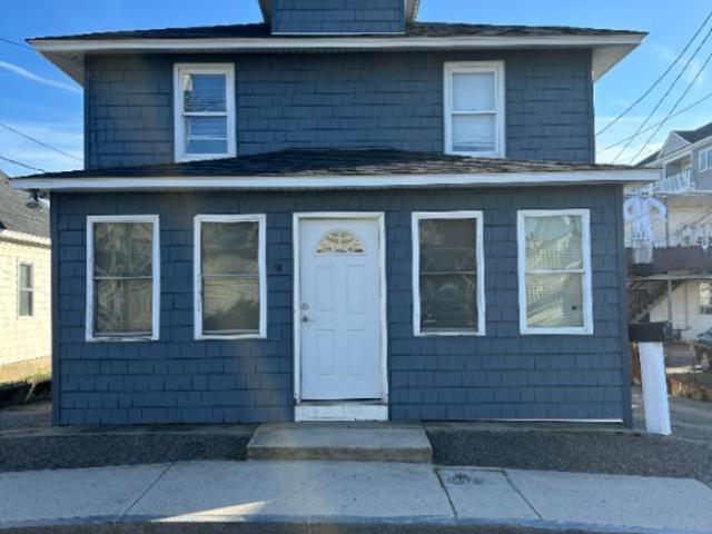 4 Br, 2 bath, Single Family 9 M Street