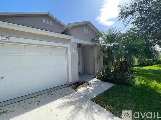 4 BR, 2 BA Apartment 1405 11 Th Ln, Vero Beach, FL 32960