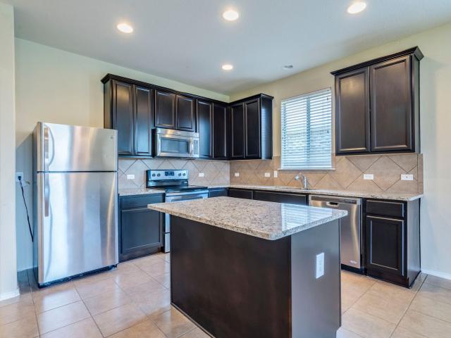 4 BR, 2 BA Apartment 141 Marcheeta Way, Leander, TX 78641