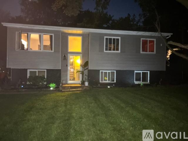 4 BR, 2 BA Apartment 1436 Yorkshire Street Southeast, Grand Rapids, MI 49508