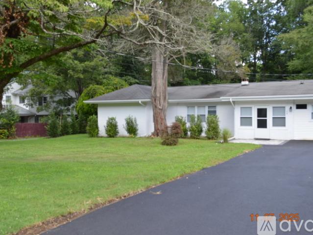 4 BR, 2 BA Apartment 14 Homestead Lane, Roosevelt, NJ 08555