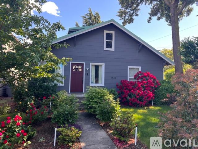 4 BR, 2 BA Apartment 1513 B Street, Hood River, OR 97031