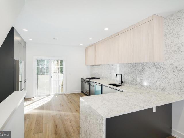4 BR, 2 BA Apartment 1532 Catharine St, Philadelphia, PA 19146