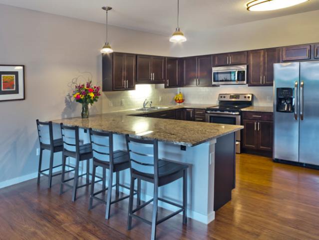 4 BR, 2 BA Apartment 1554 Grand Avenue Unit 2 1, Saint Paul, MN 55105