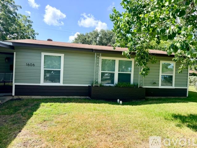 4 BR, 2 BA Apartment 1606 Milam Dr, Victoria, TX 77901