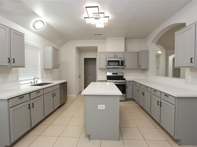 4 BR, 2 BA Apartment 16243 April Ridge Drive, Houston, TX 77083