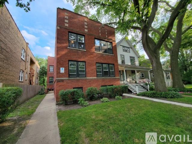 4 BR, 2 BA Apartment 1624 Washington St, Evanston, IL 60202