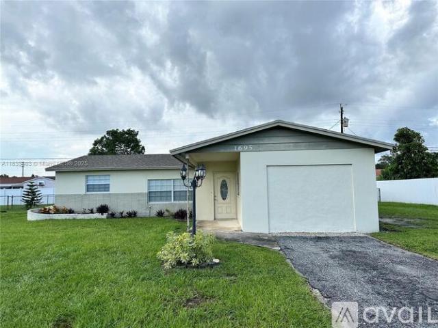 4 BR, 2 BA Apartment 1695 Julie Tonia Dr, West Palm Beach, FL 33415