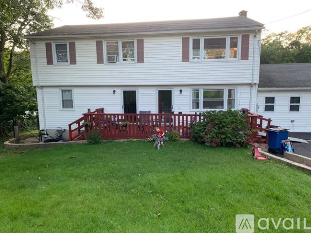 4 BR, 2 BA Apartment 16 Hilda Street, Unit 1st floor, East Haven, CT 06512