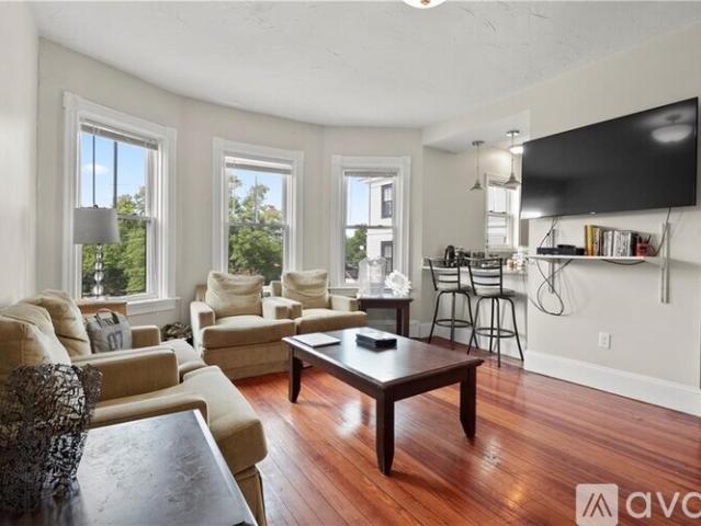 4 BR, 2 BA Apartment 173 Prospect St, Unit 2, Providence, RI 02906