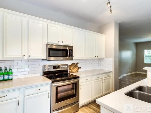 4 BR, 2 BA Apartment 17052 W Sonora St, Goodyear, AZ 85338