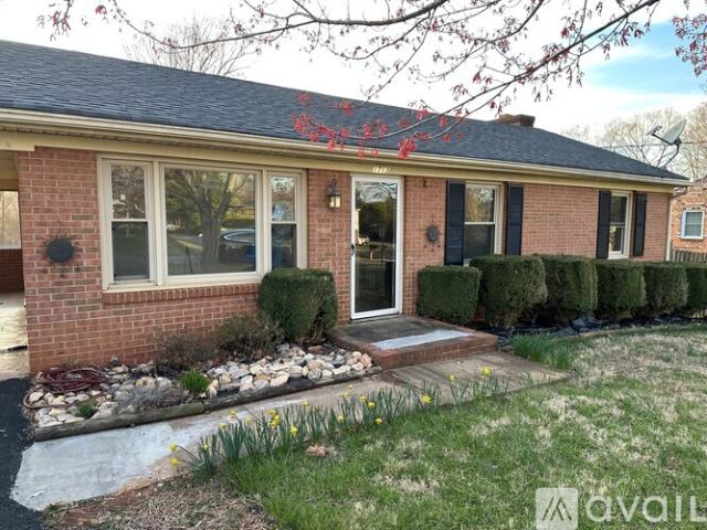 4 BR, 2 BA Apartment 1713 Danbury Dr, Lynchburg, VA 24502