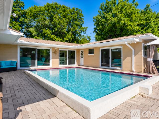 4 BR, 2 BA Apartment 1770 73rd Ave N, St. Petersburg, FL 33702