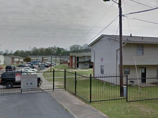 4 BR, 2 BA Apartment 1810 Country Club Rd Hattiesburg, MS 39401