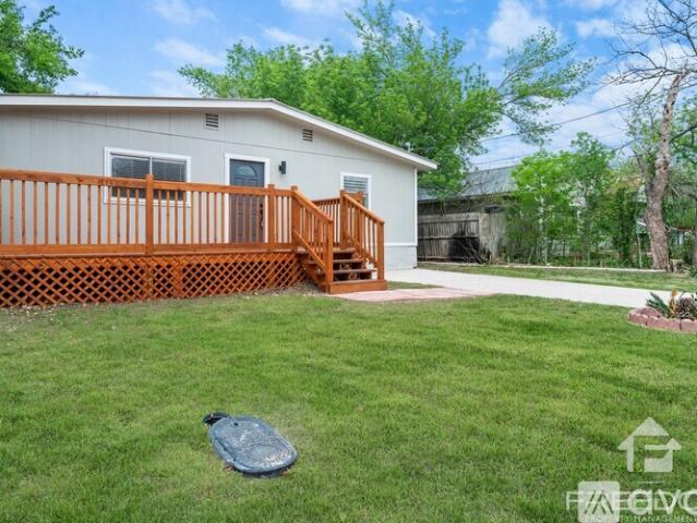 4 BR, 2 BA Apartment 1824 Katy St, New Braunfels, TX 78130