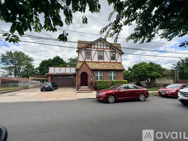 4 BR, 2 BA Apartment 182 Farnham Avenue, Unit Top Floor, Lodi, NJ 07644