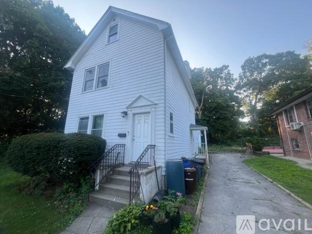 4 BR, 2 BA Apartment 188 61 85th Rd, Unit 2, Queens County, NY 11423
