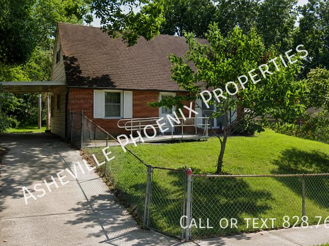 4 BR, 2 BA Apartment 18 Dogwood Ct, Asheville, NC 28805