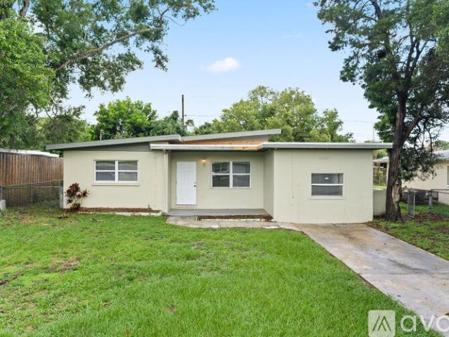 4 BR, 2 BA Apartment 1937 Ridgewood Dr, Clearwater, FL 33763