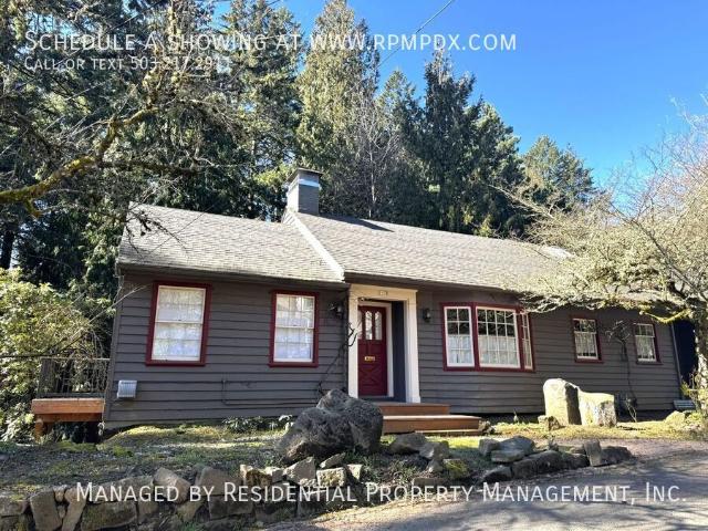 4 BR, 2 BA Apartment 1938 SW Edgewood Road, Portland, OR 97201