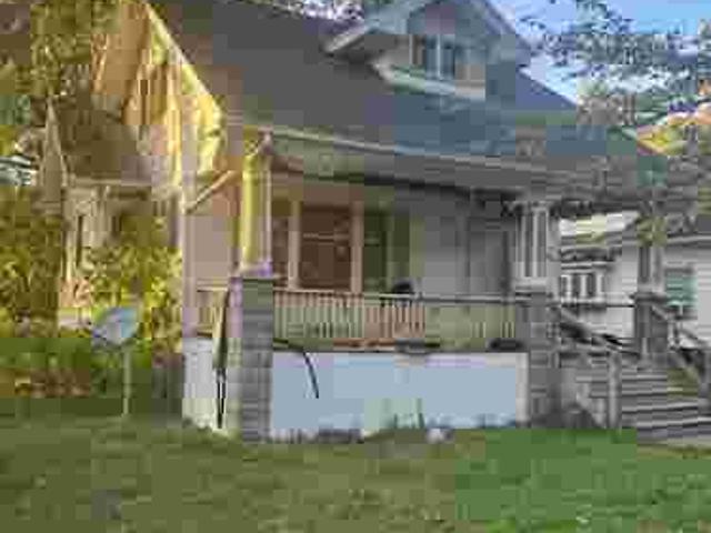 4 BR, 2 BA Apartment 1007 N Oakley St, Saginaw, MI 48602