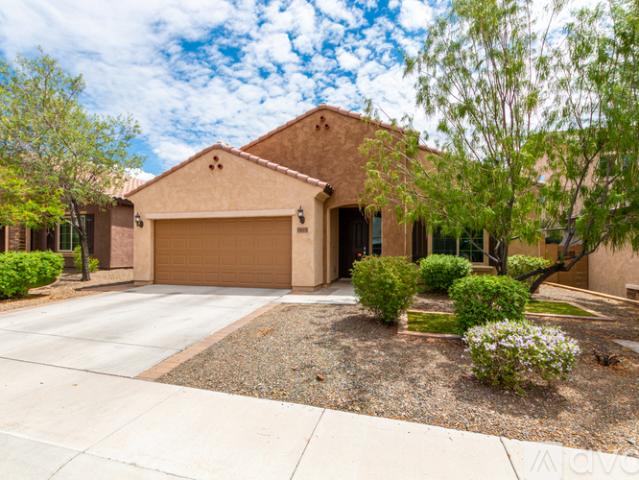 4 BR, 2 BA Apartment 1019 W Spur Dr, Phoenix, AZ 85085