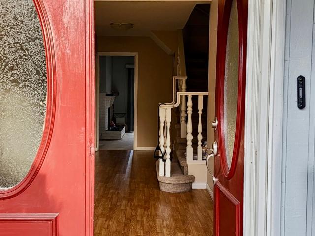 4 BR, 2 BA Apartment 10454 Fraserglen Drive, Surrey, BC V4N 1T5