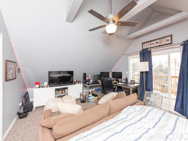4 BR, 2 BA Apartment 1057 W Cornelia Ave, Unit 2, Chicago, IL 60657