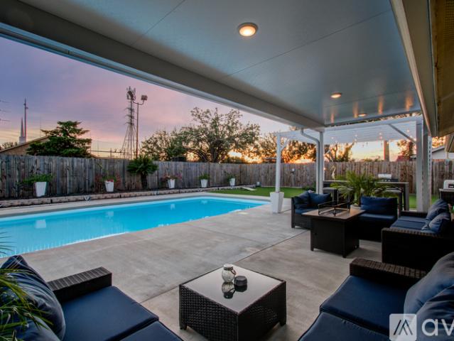 4 BR, 2 BA Apartment 10606 Kirkwren Dr, Houston, TX 77089