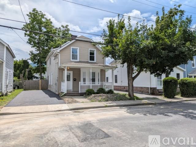 4 BR, 2 BA Apartment 10 South Walnut Street, Beacon, NY 12508