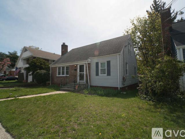 4 BR, 2 BA Apartment 113 Clark St, Bridgeport, CT 06606