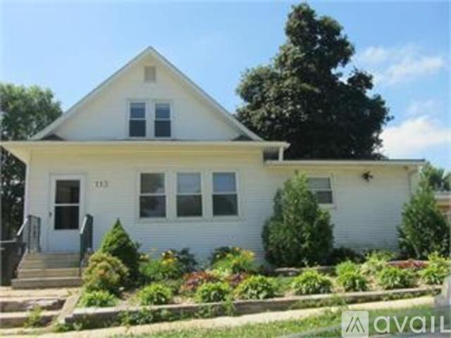 4 BR, 2 BA Apartment 113 East 8th Street, Cedar Falls, IA 50613