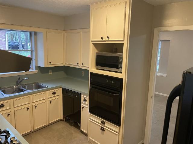4 BR, 2 BA Apartment 1104 Neal Pickett Drive, College Station, TX 77840