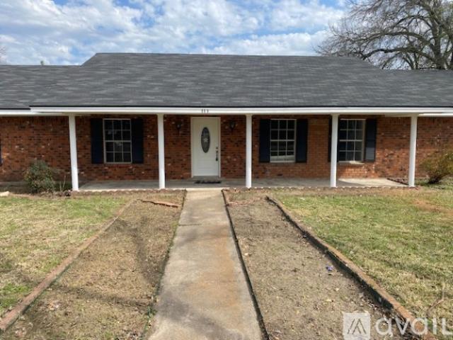 4 BR, 2 BA Apartment 111 S Canton St, Mexia, TX 76667